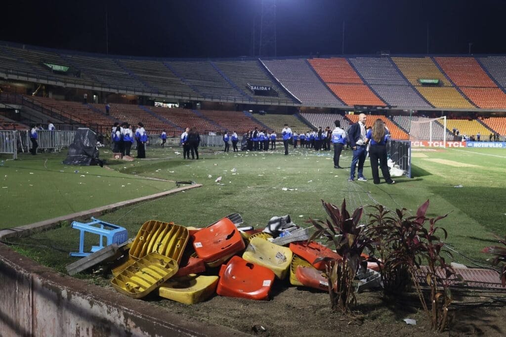 Veja imagens da barbárie que cancelou Medellín x Flamengo